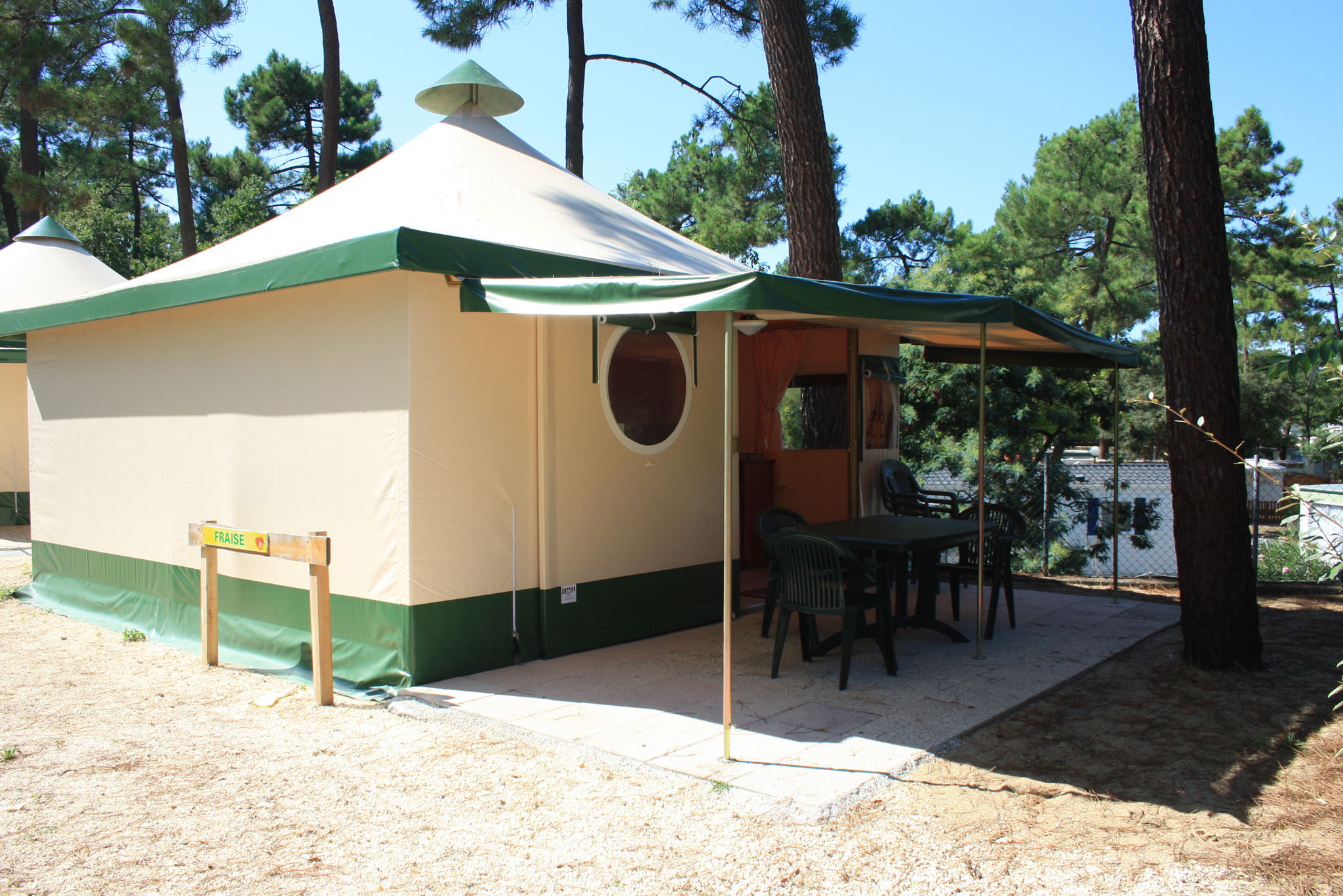 Hébergements et tarifs – Camping Les Genêts – Ronce les bains